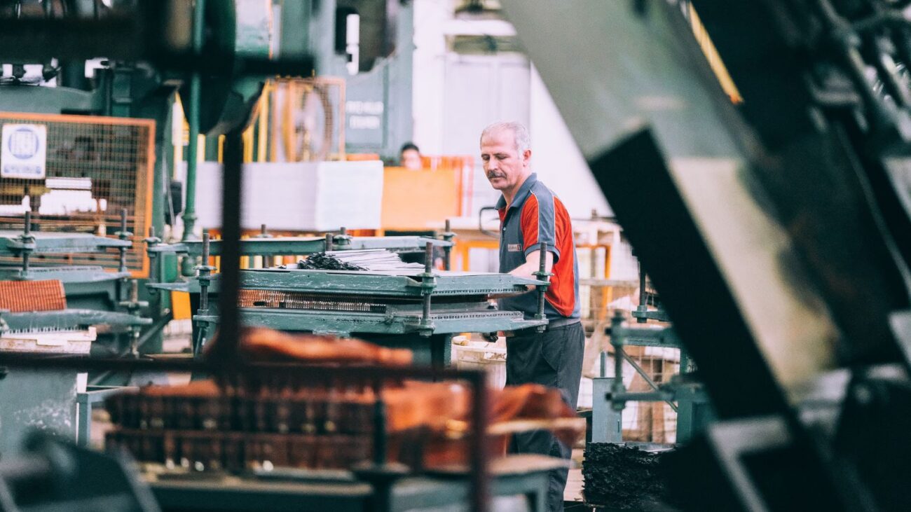 Production Layout Guide: How to Design a Factory Layout in 2024